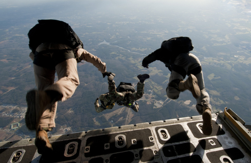 United States Navy's SEALs Skydiving | Global Military Review