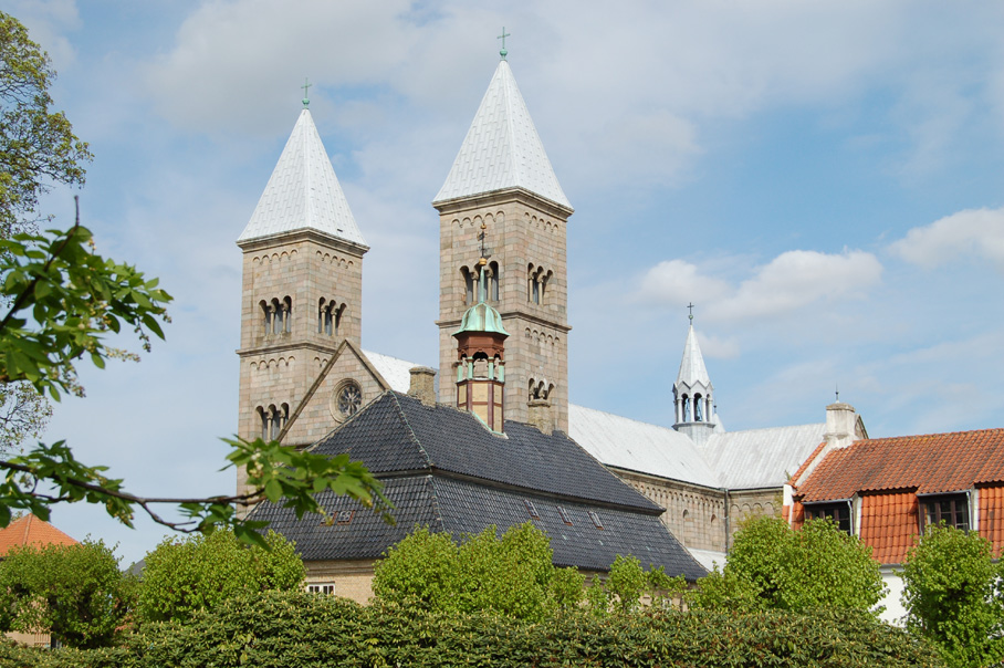 Thyra: Viborg - the town upon the hills with the shrine