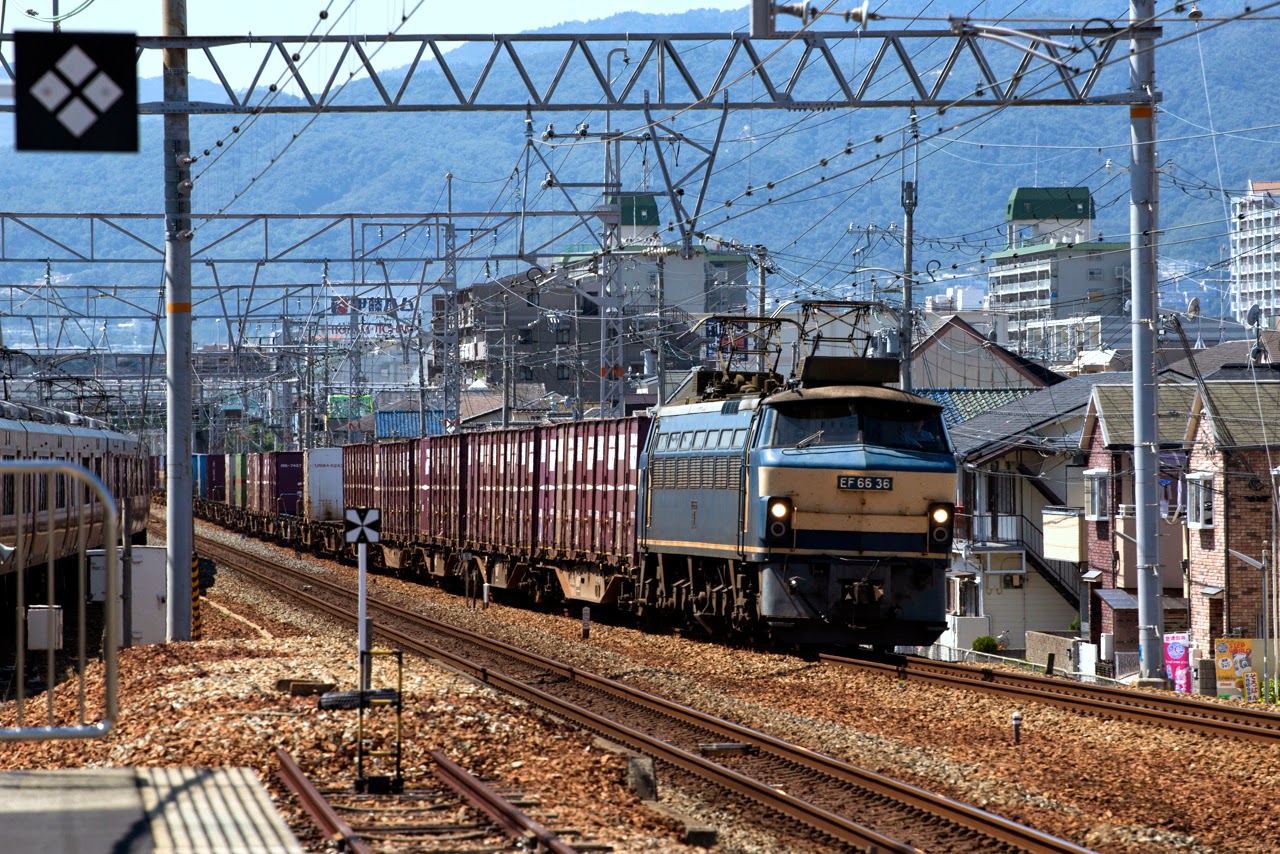 ブロガー 芦屋から: 東海道本線 甲子園口駅 EF66-36 EF200-13