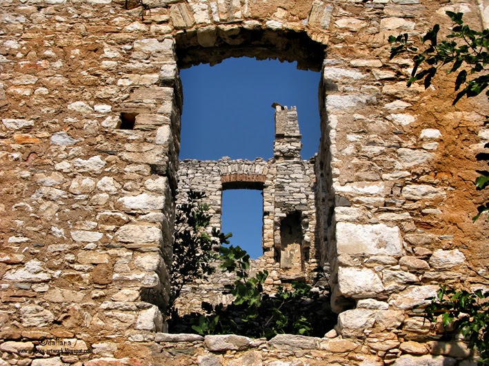 Photographis: House With no Door - Life for Sale