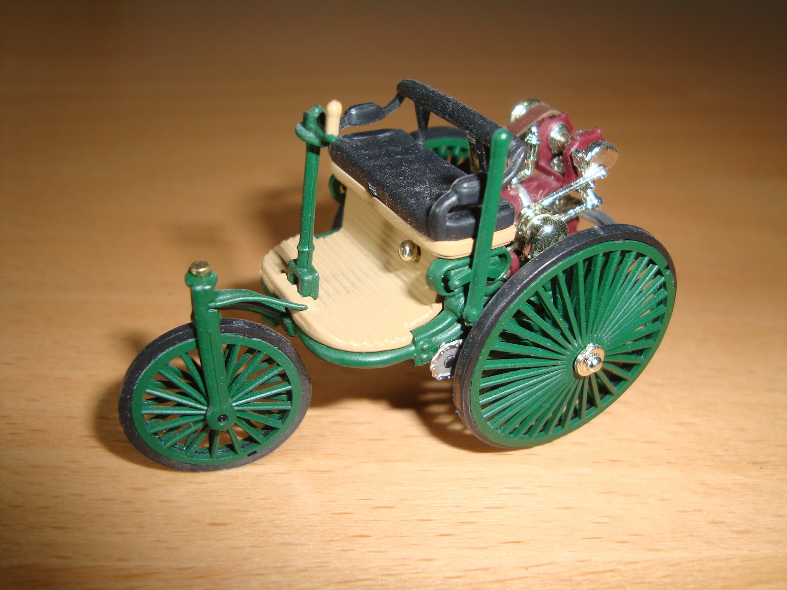 Oscar's Classic Model Cars Collection: 1885-86 Benz Patent Motorwagen