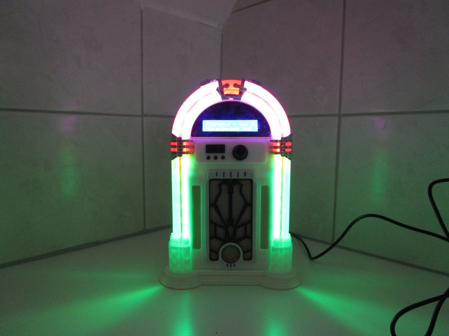 Tiny Jukebox with arduino and mp3 shield