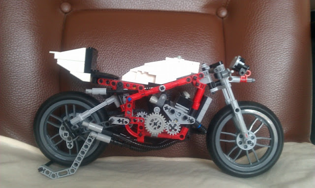 TZ 750 Lego Techinc - RocketGarage - Cafe Racer Magazine