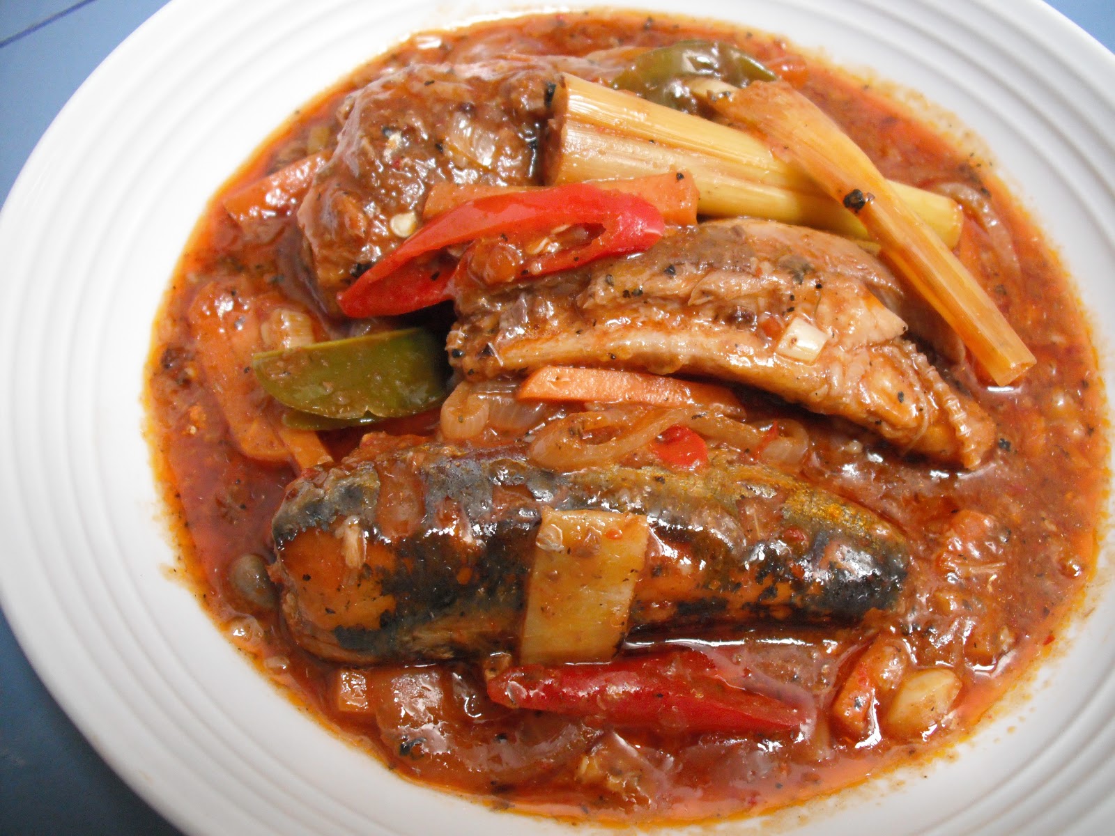 Buat Permata Hati Ku....: Sardin Masak Tomyam