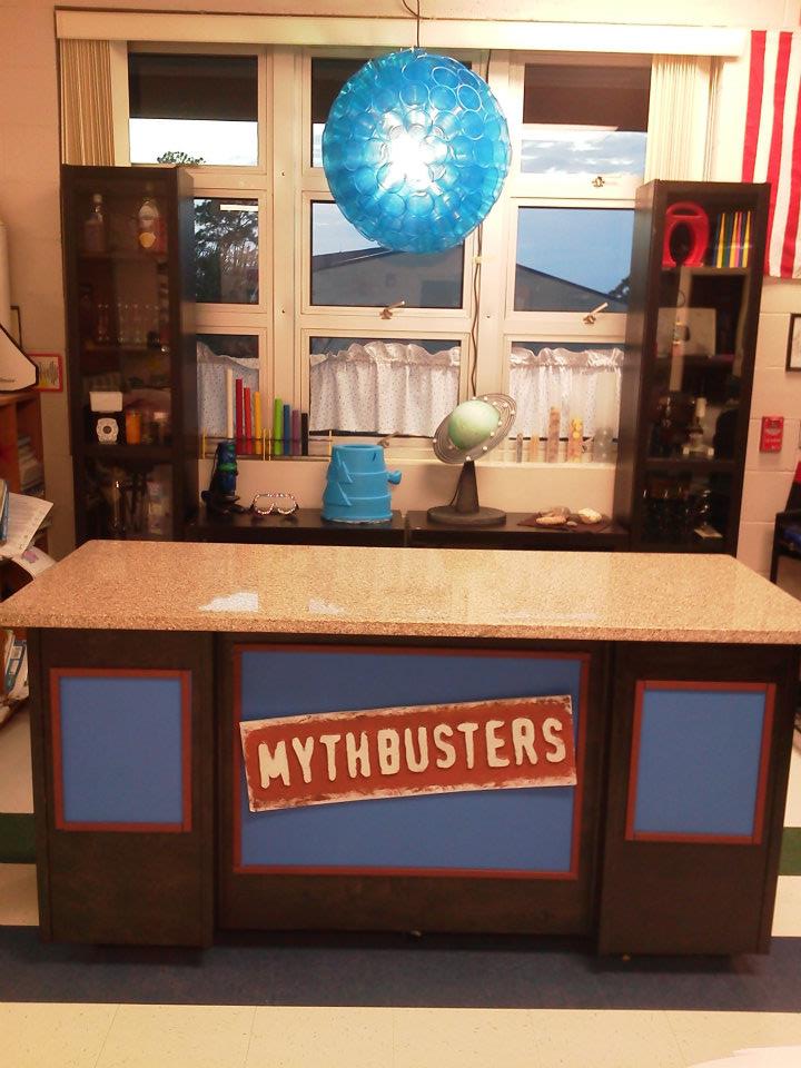 The World Inside My Head: My Classroom: New MythBusters Science Lab!