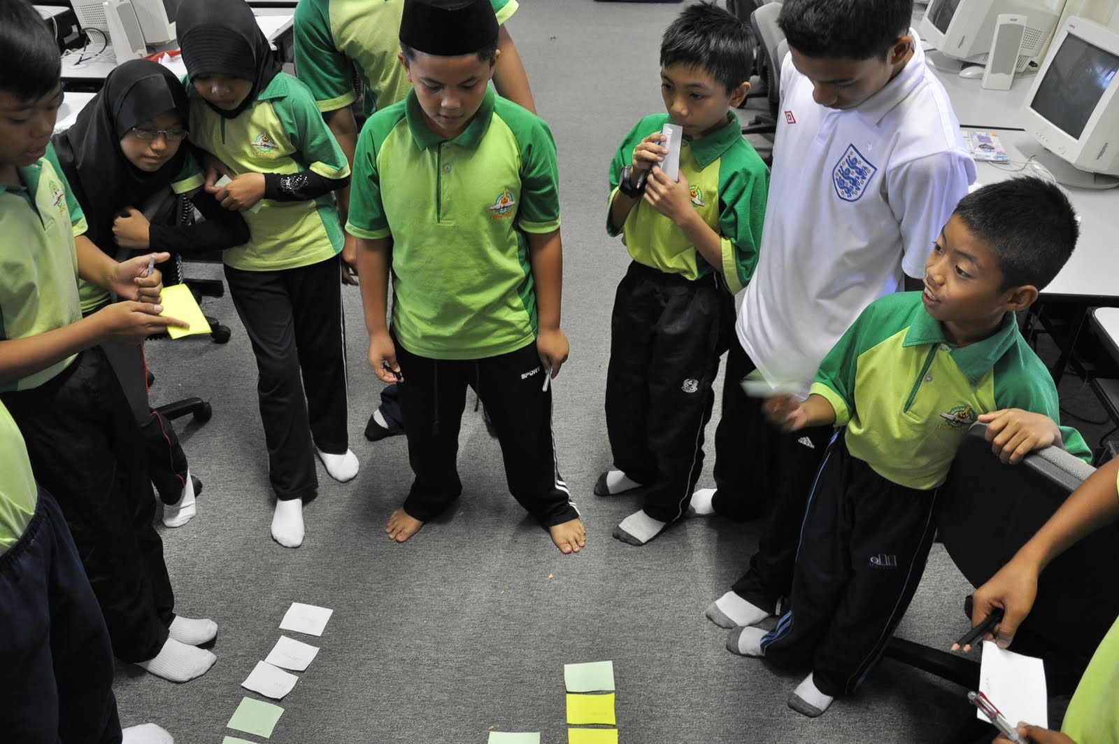 SR Hj Tarif: HOW TO MAKE A HUMAN BAR GRAPH (MORE COMPREHENSIVE)