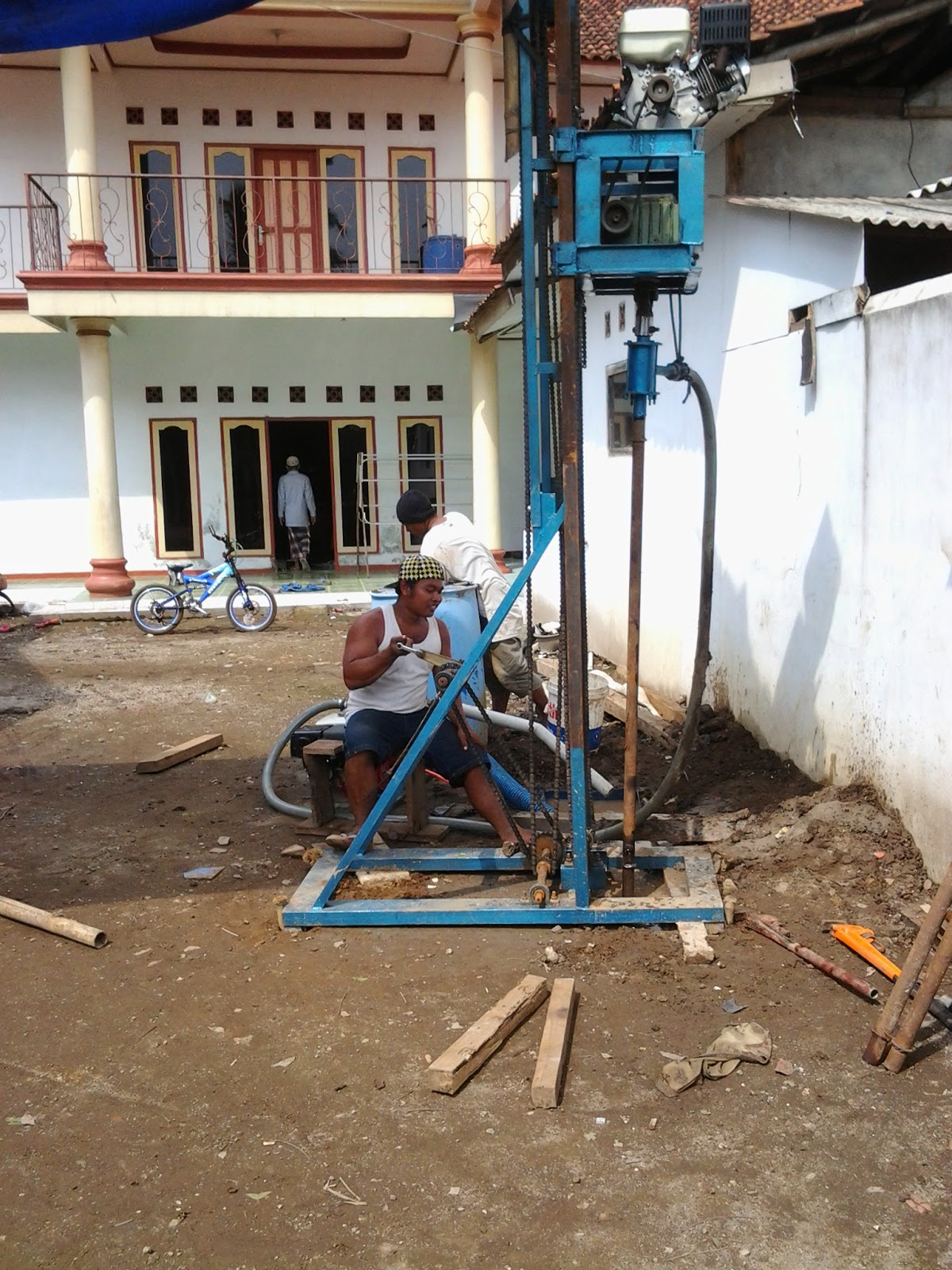 PENGEBORAN AIR TANAH