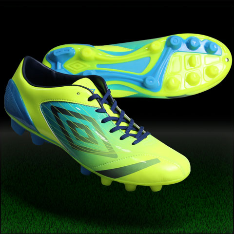 Umbro lança novos esquemas de cores para o mercado oriental