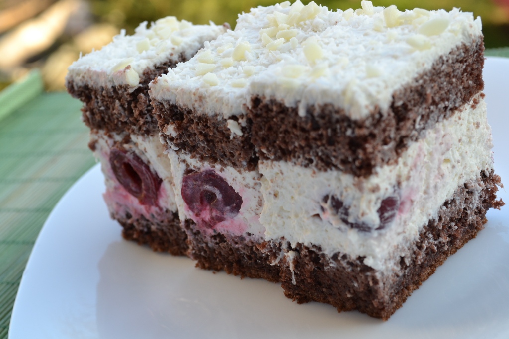 Myra's kitchen: Prajitura cu crema de cocos