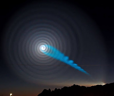 Trou noir, trou blanc, trou de ver… ça vous dit quelque chose