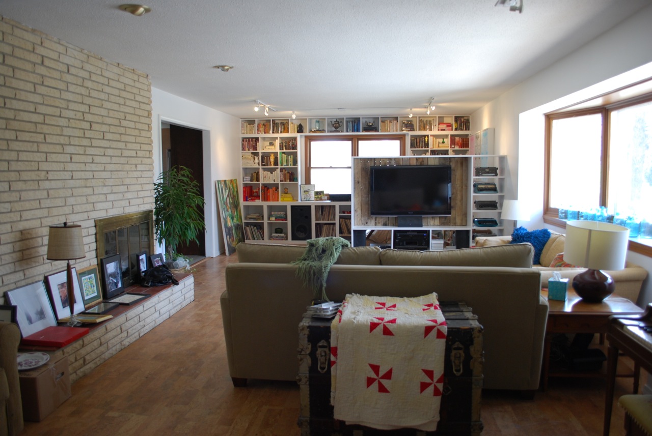 Jen and Ink: We Bought a Fixer - Matt Made Built-Ins