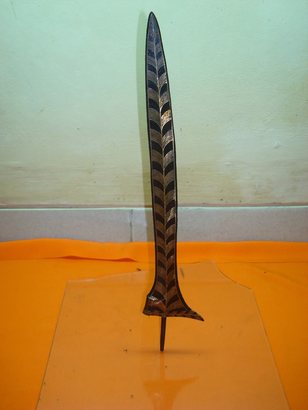 Rahasia Keris Berdiri