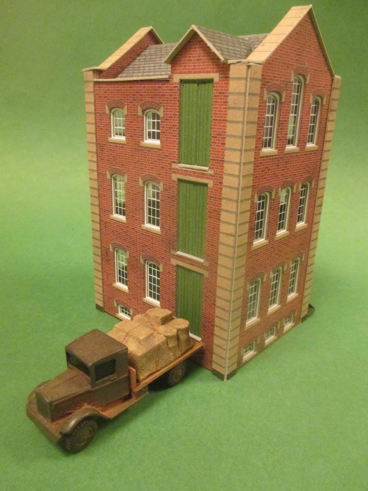 The Miniatures Man: Cardboard buildings from Metcalfe