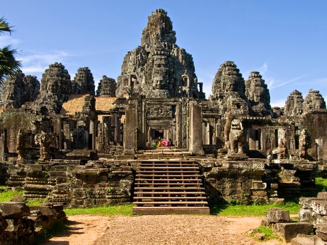 Άνγκορ Βατ, η μεγαλύτερη θρησκευτική κατασκευή παγκοσμίως.