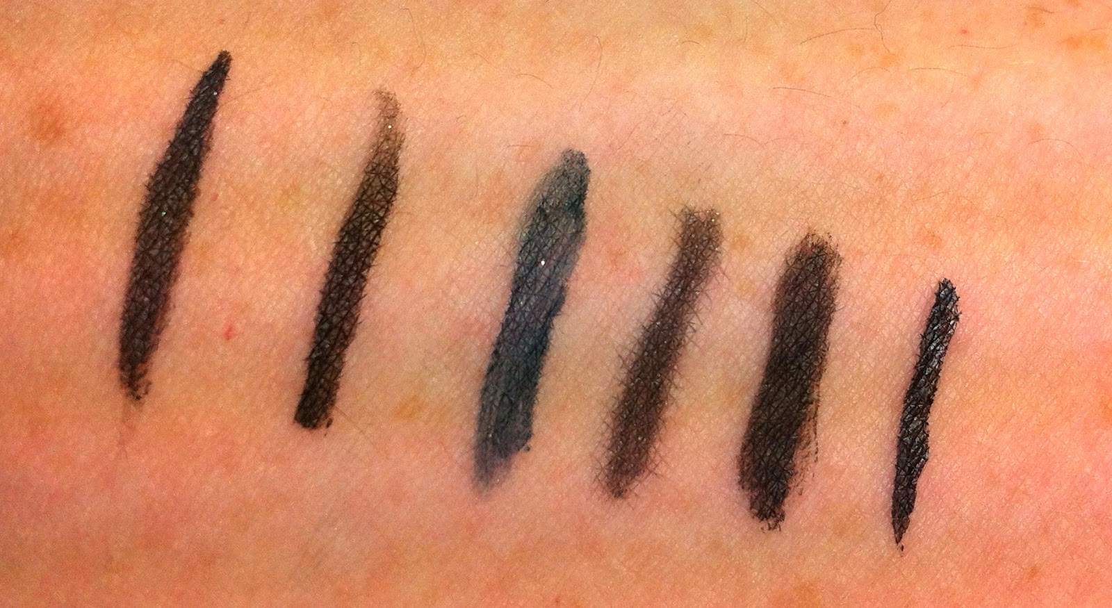 Make Up For Dolls: Cosmetics à la Carte Stay Put Eyeliner Pen