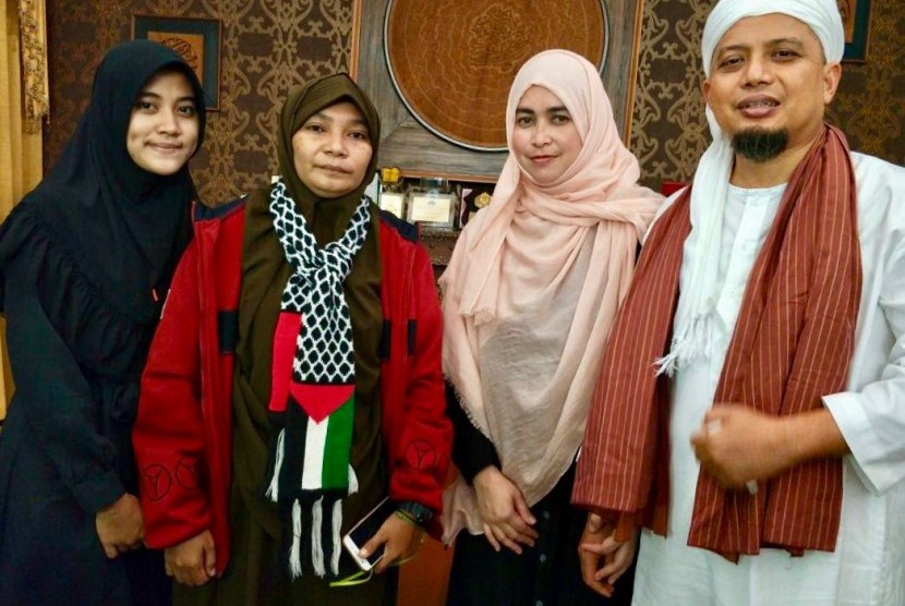 Ustad Arifin Ilham , Mualaf Az-Zikra Bertambah lagi, Kini Capai 674 ...