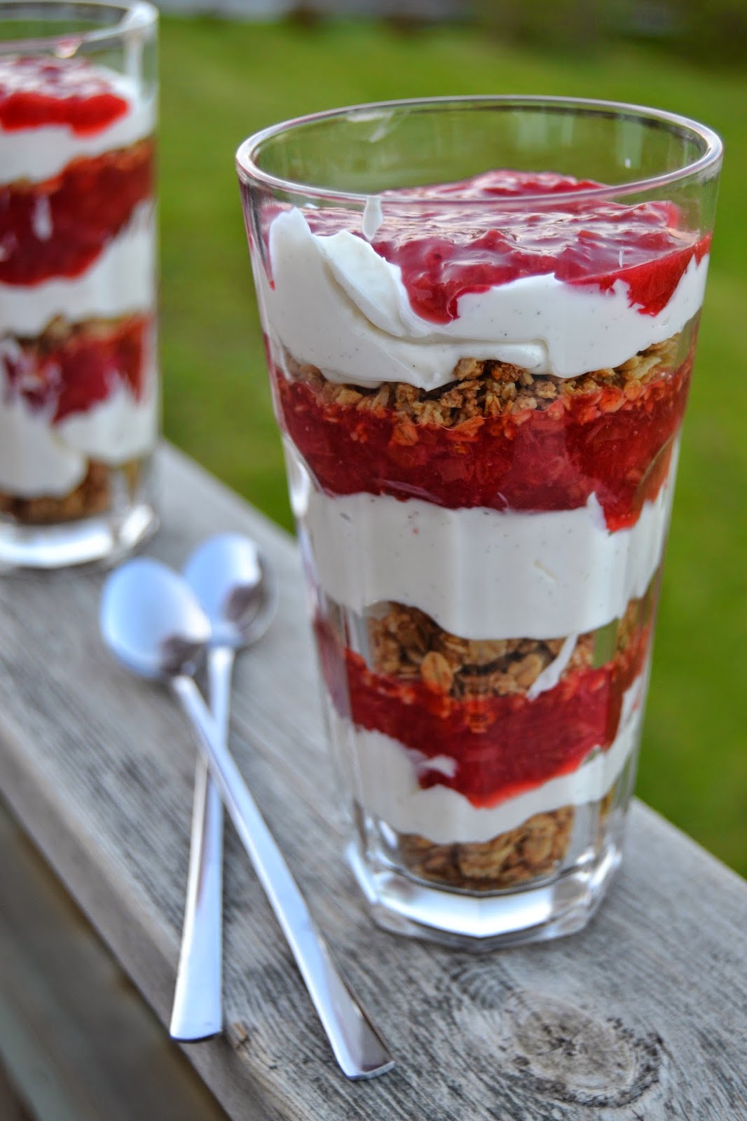 Det Lilla Goda: Efterrätt med rabarber och jordgubb