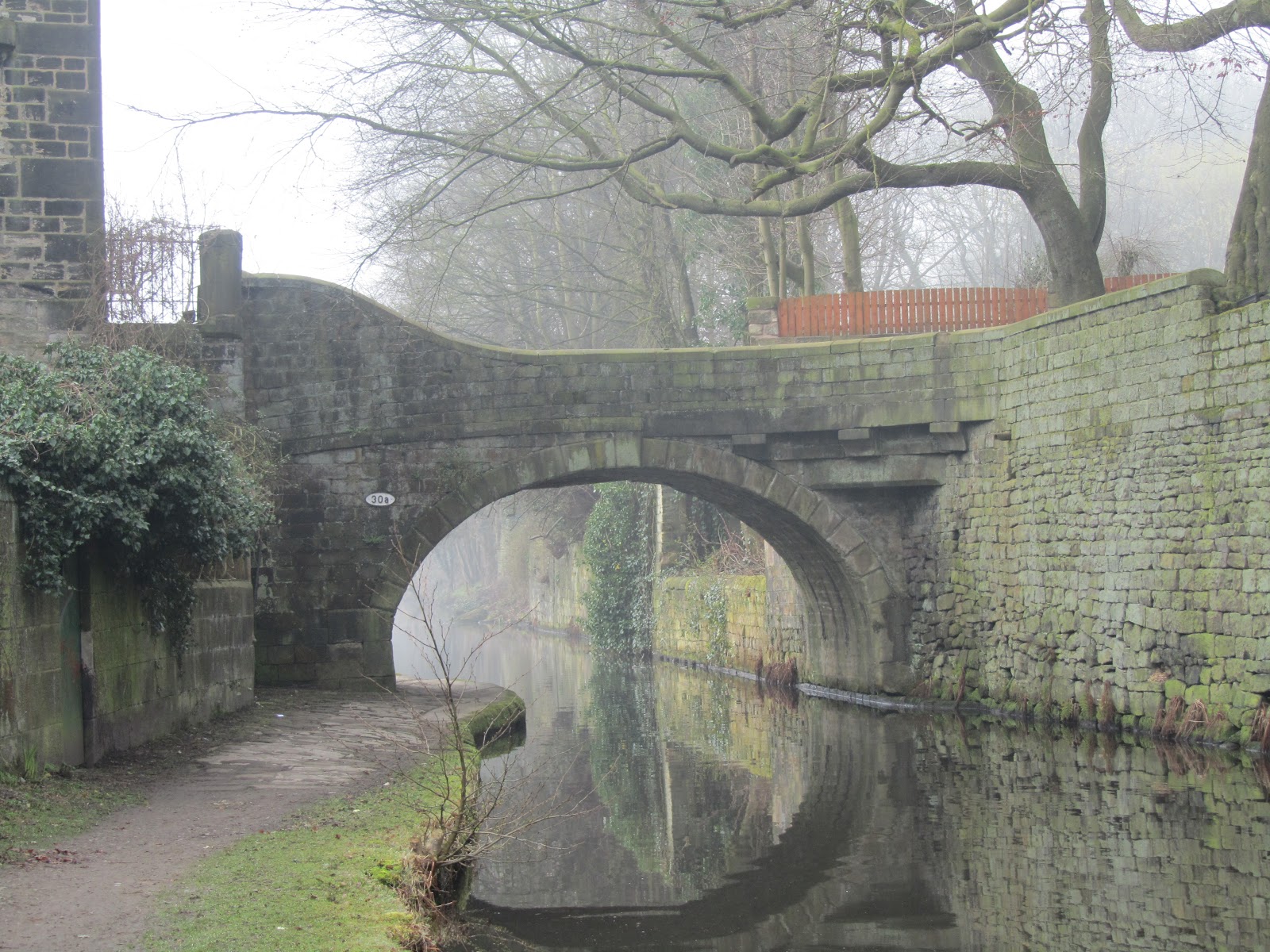 Little Sealed Packages: Tod walk 1 : Along the Rochdale Canal