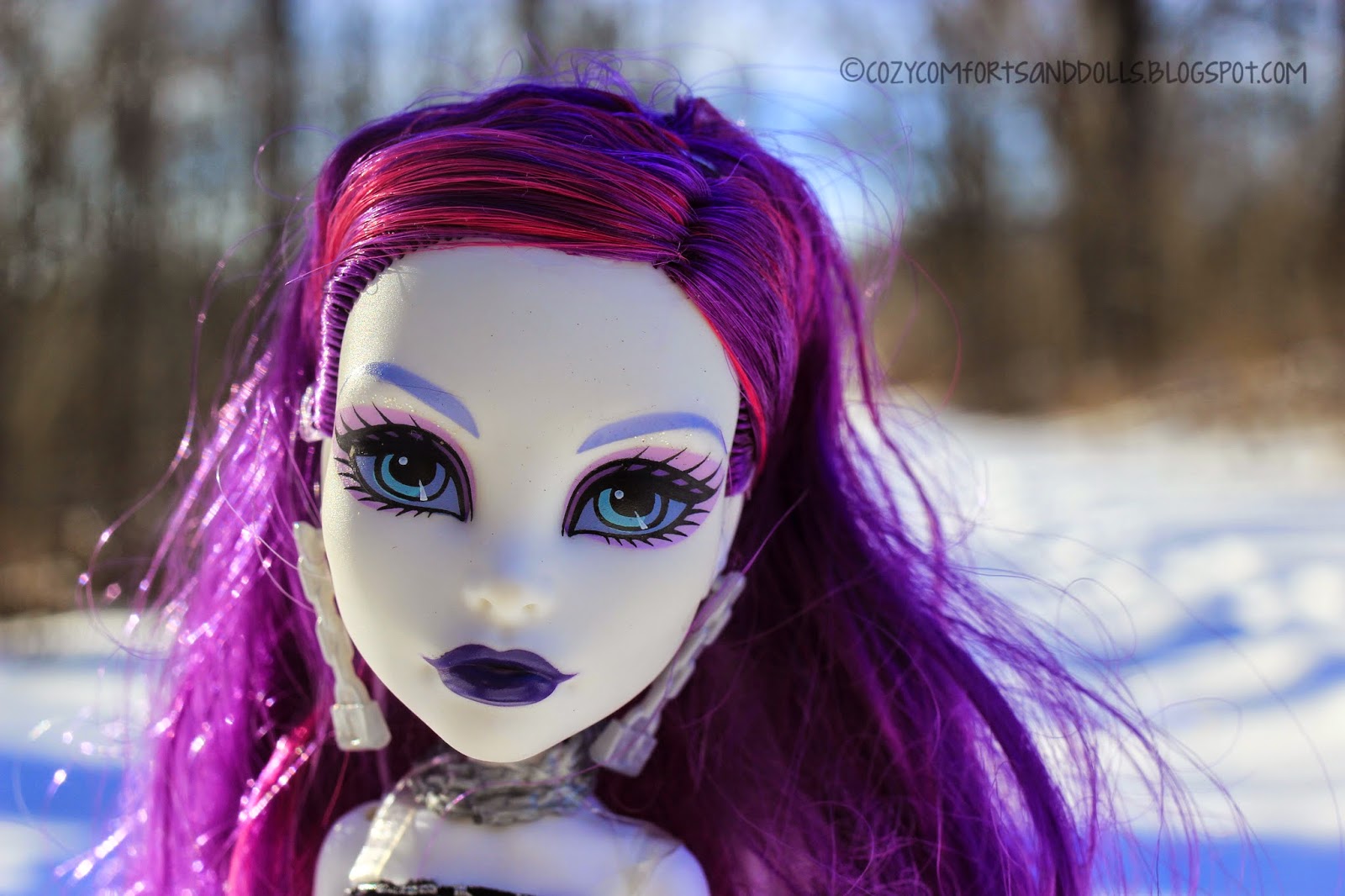 Cozy Comforts and Dolls: Spectra Ghoul's Night Out-Monster High