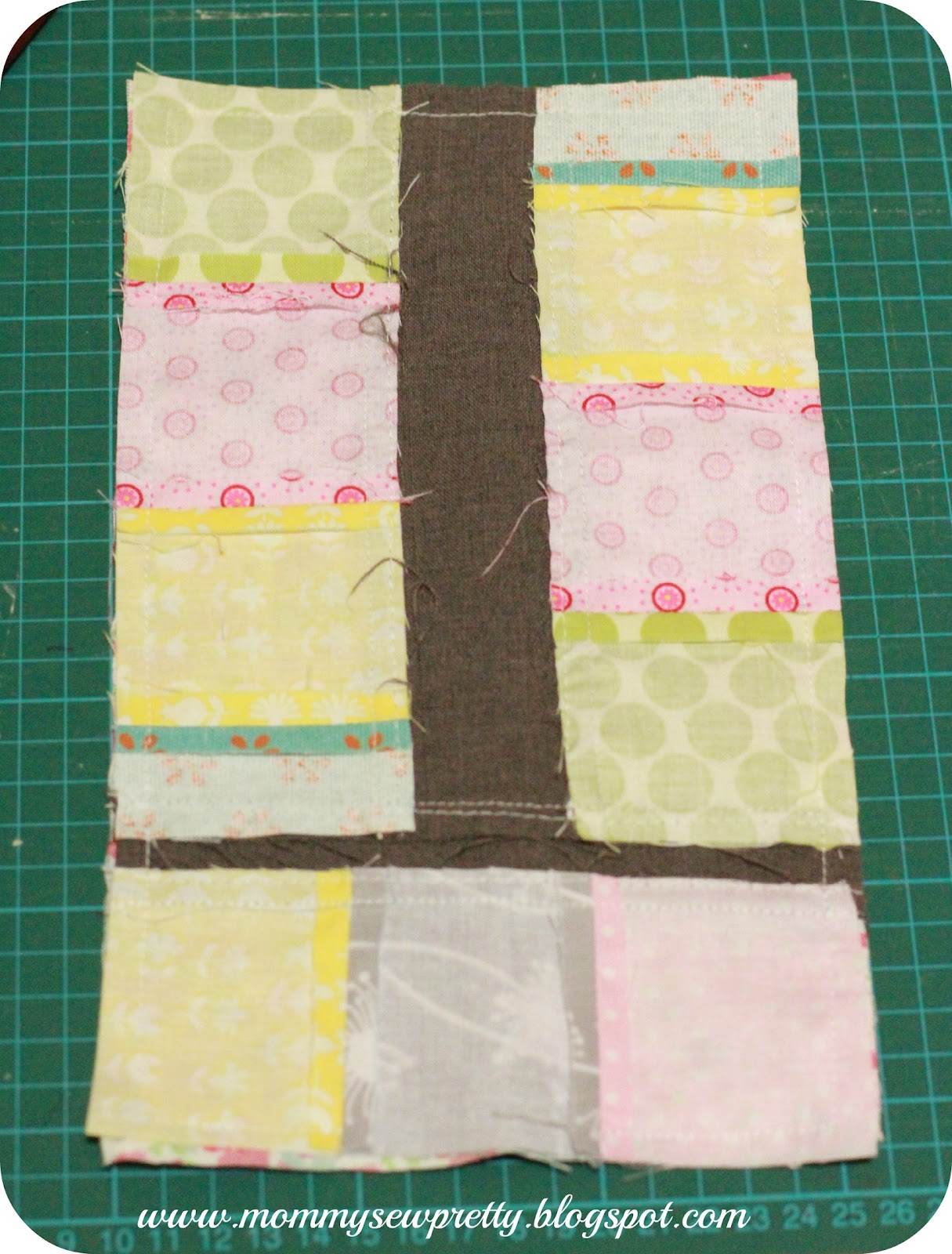 mommy sew pretty: Patchwork Pouch