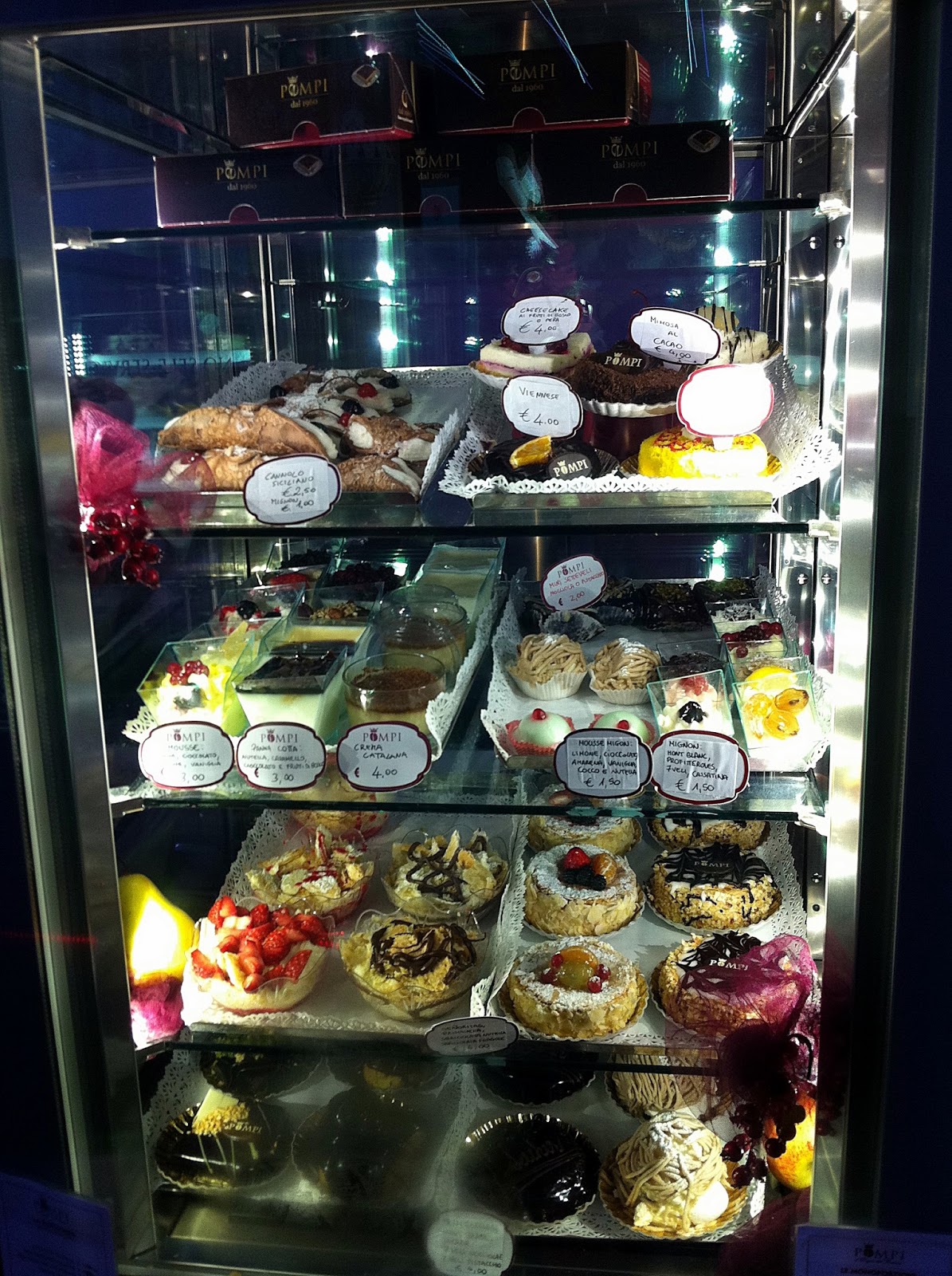 FoodieFC: Pompi Tiramisu - Must Try!! (Italy, Rome)