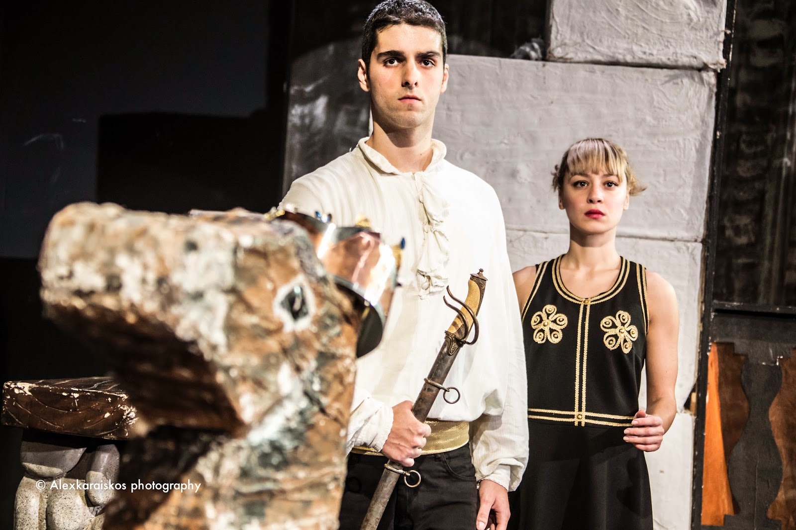 ΚΟΚΚΙΝΗ ΚΛΩΣΤΗ ΔΕΜΕΝΗ- ΤΟ 1ο ΦΕΣΤΙΒΑΛ ΠΑΡΑΜΥΘΙΟΥ ΣΤΟ ΘΕΑΤΡΟ ΑΚΑΔΗΜΙΑ ...