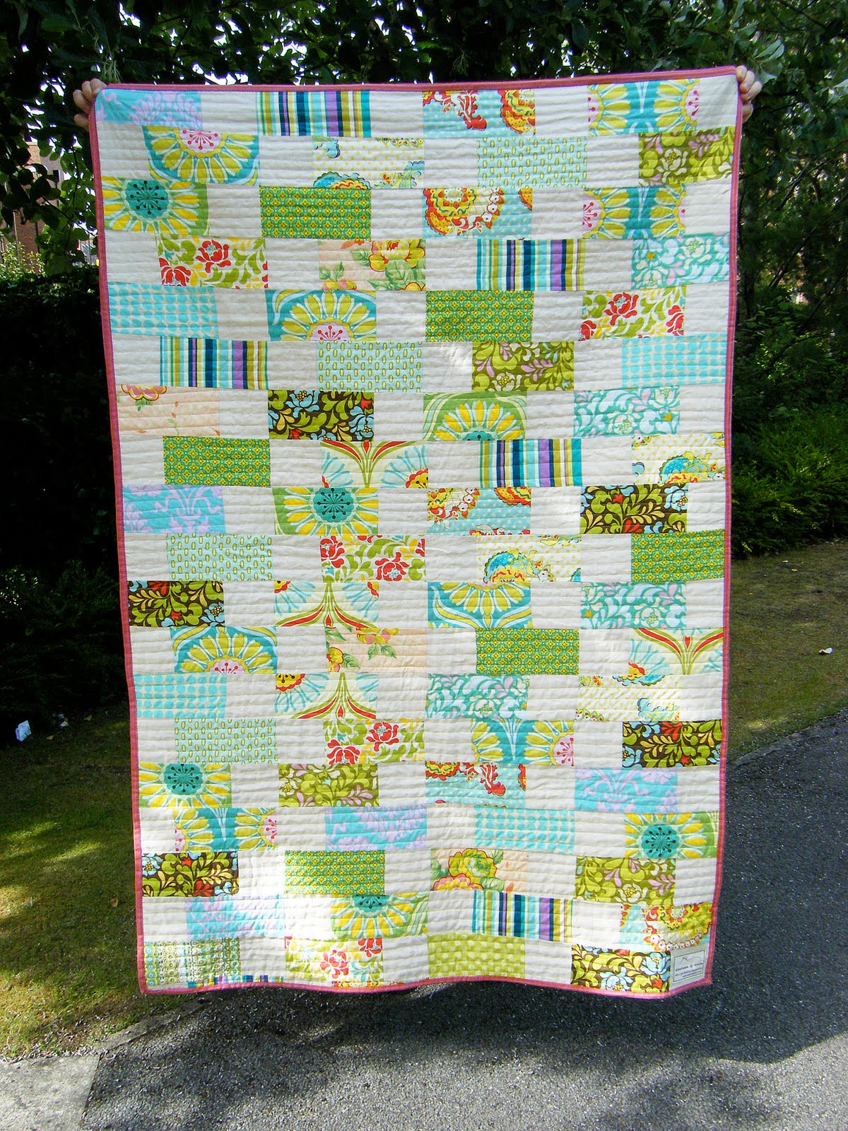 This CREATIVE BLISS by Nadine: Sweetwater Bridges & Bijoux Garden Quilt