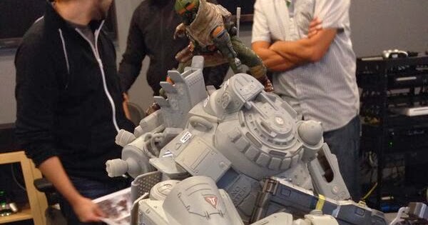 Estatua Atlas Titan de la edición Coleccionista de Titanfall mostrada ...