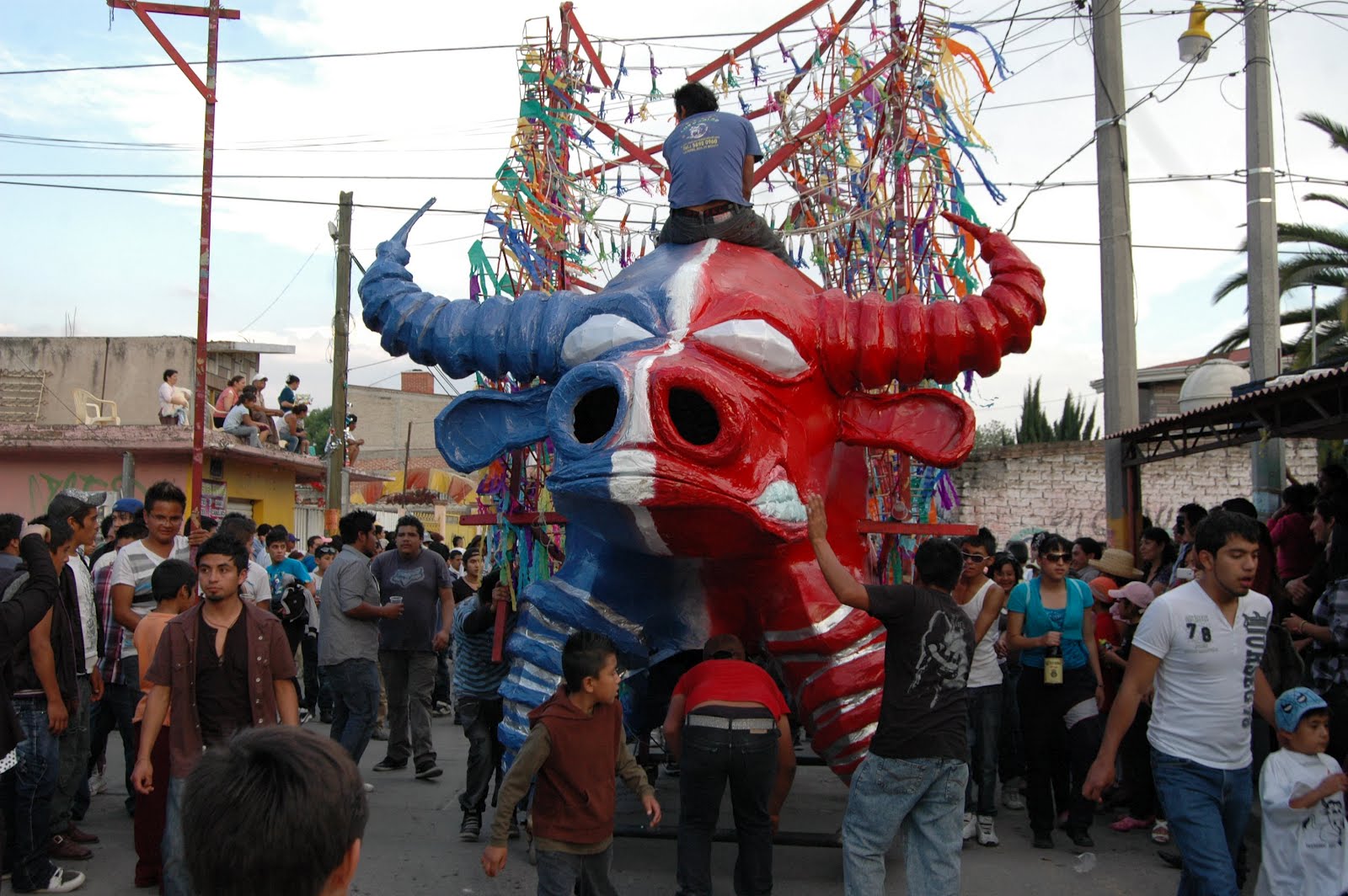 Desfile de Toros Pirotécnicos en Tultepec