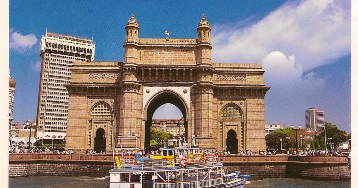 More POSTCARDS & STAMPS: INDIA - Gateway of India