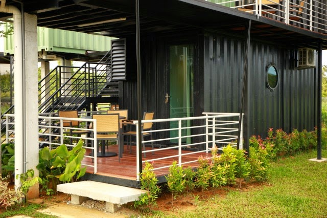 Official Blog Eirna Nurasikin: The Kabin,bilik kontena di Pantai Remis ...