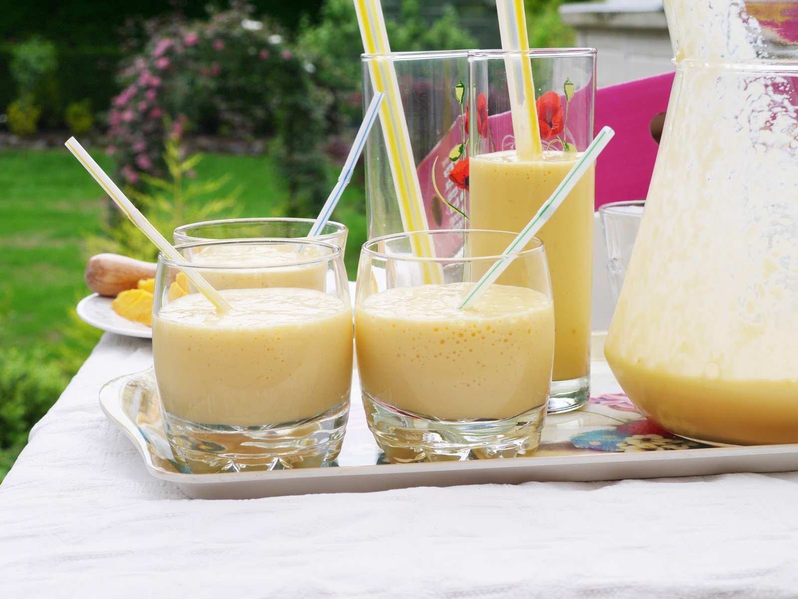 This Muslim Girl Bakes: Creamy Mango Milkshake.