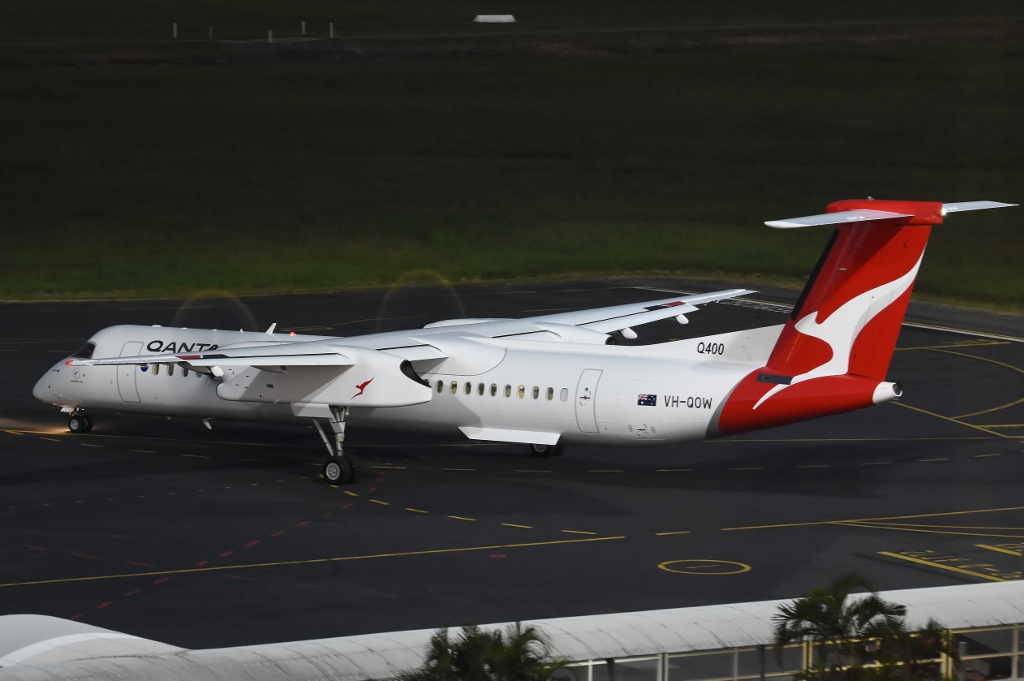 Central Queensland Plane Spotting: QantasLink Dash-8-Q400 VH-QOW ...