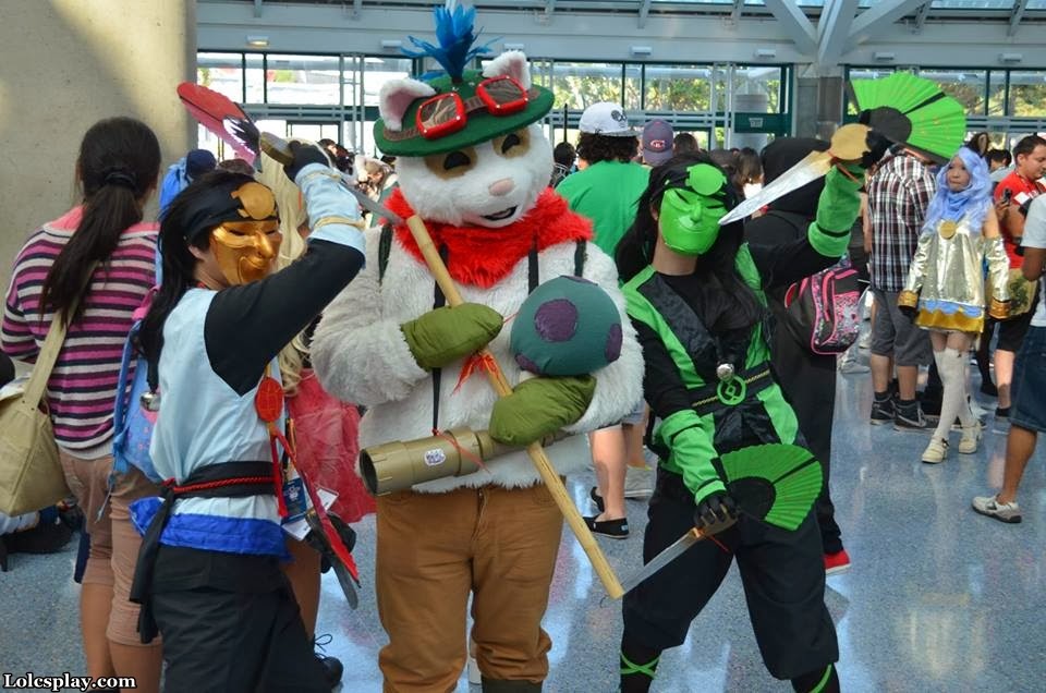 League Of Legends Cosplay: Masked Shaco