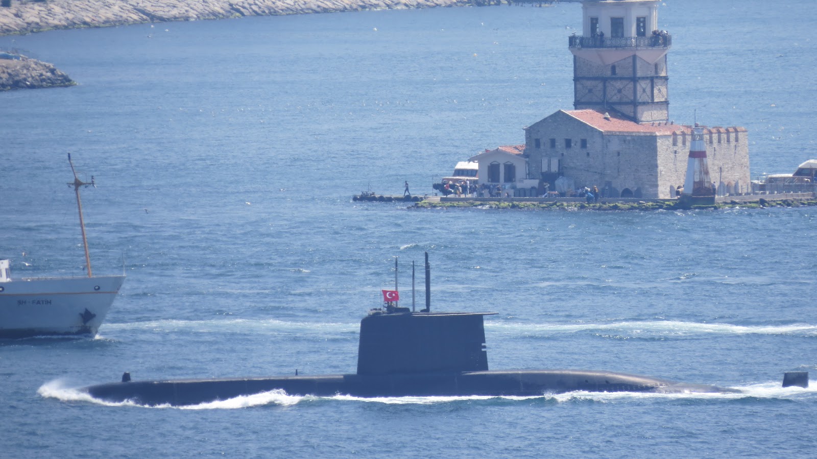 WARSHIPS ON THE BOSPHORUS: TURKISH SUBMARINE Type 209/1400