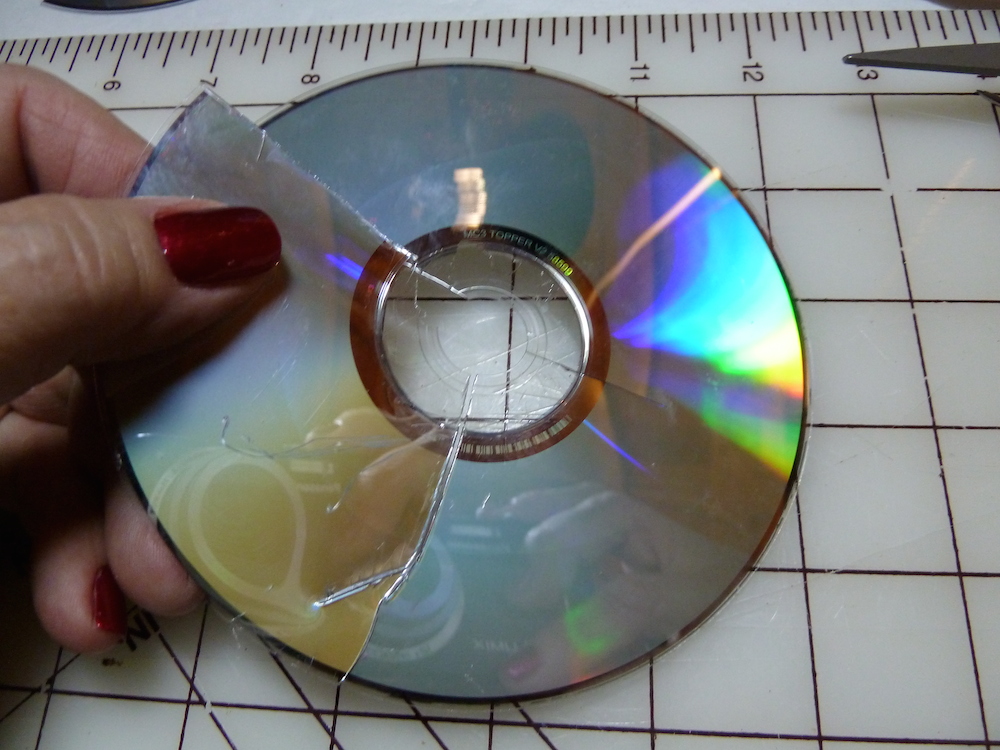 Make it easy crafts: Recycled DVD ornament tutorial