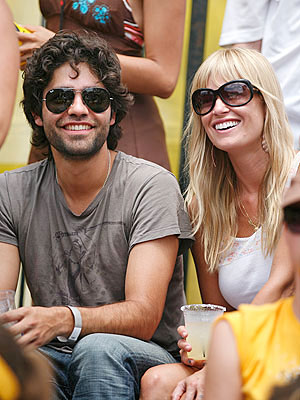 All About Hollywood: Adrian Grenier With Girlfriend Images/Photos