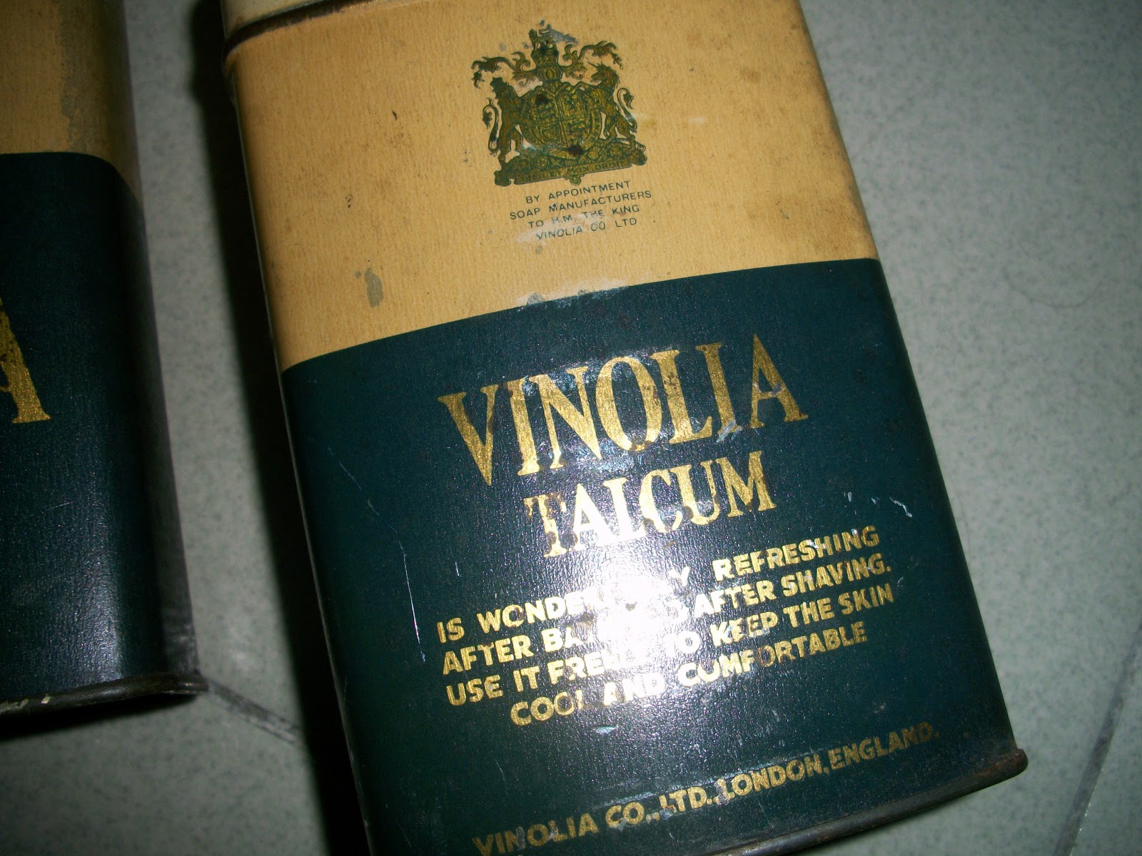 collectible items: NOS 3 bottles Vinolia Talcum