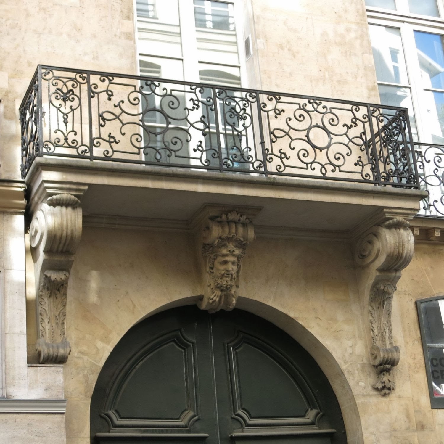 Combien ça porte ?: Balcons - Paris - Consoles en pierre