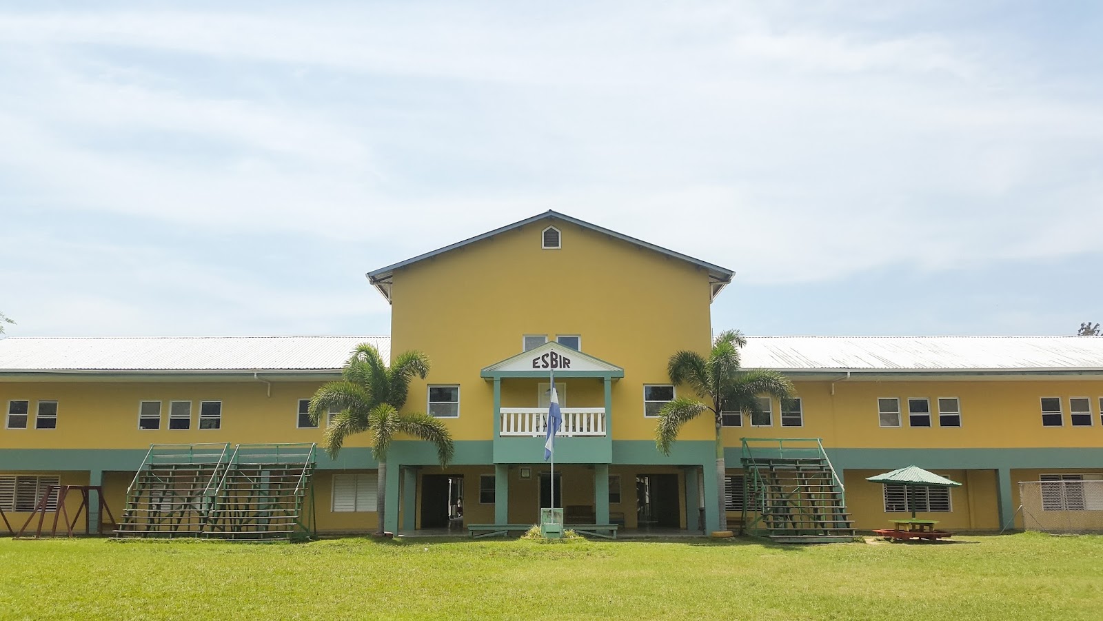 ESCUELA BILINGÜE ROATÁN