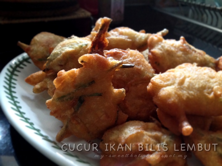 my precious moments, my thots, my world: Cucur Ikan Bilis Lembut