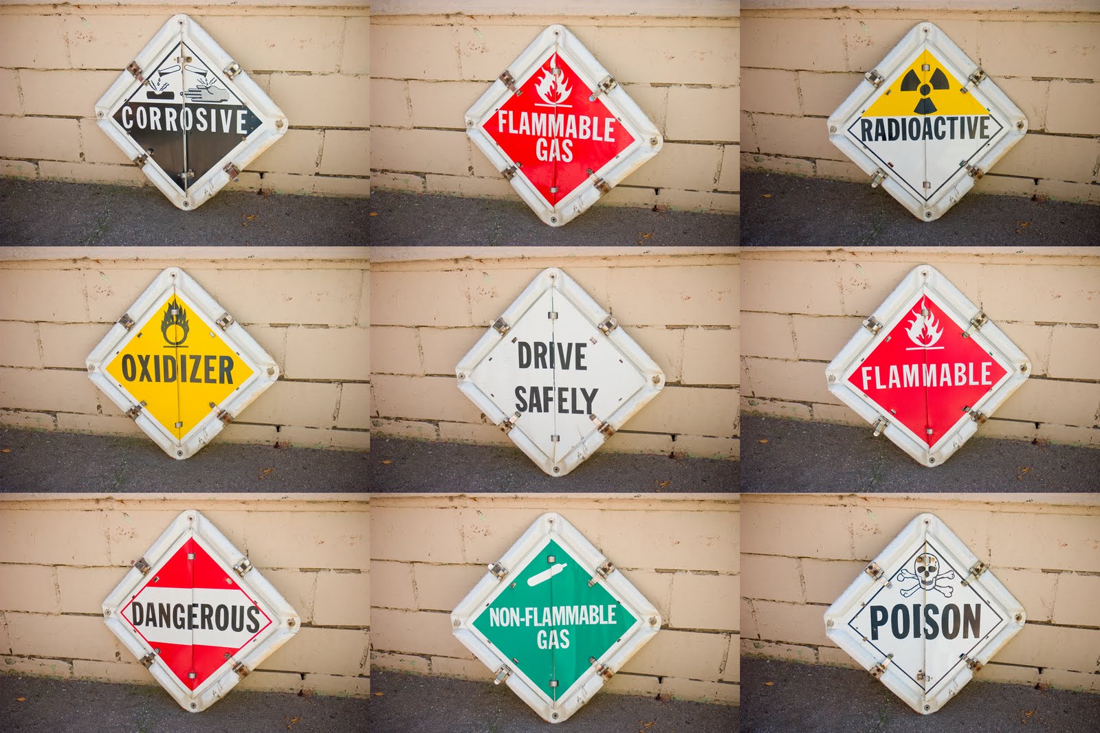 Golly what a swell blog: Good sign for some kids dorm room.