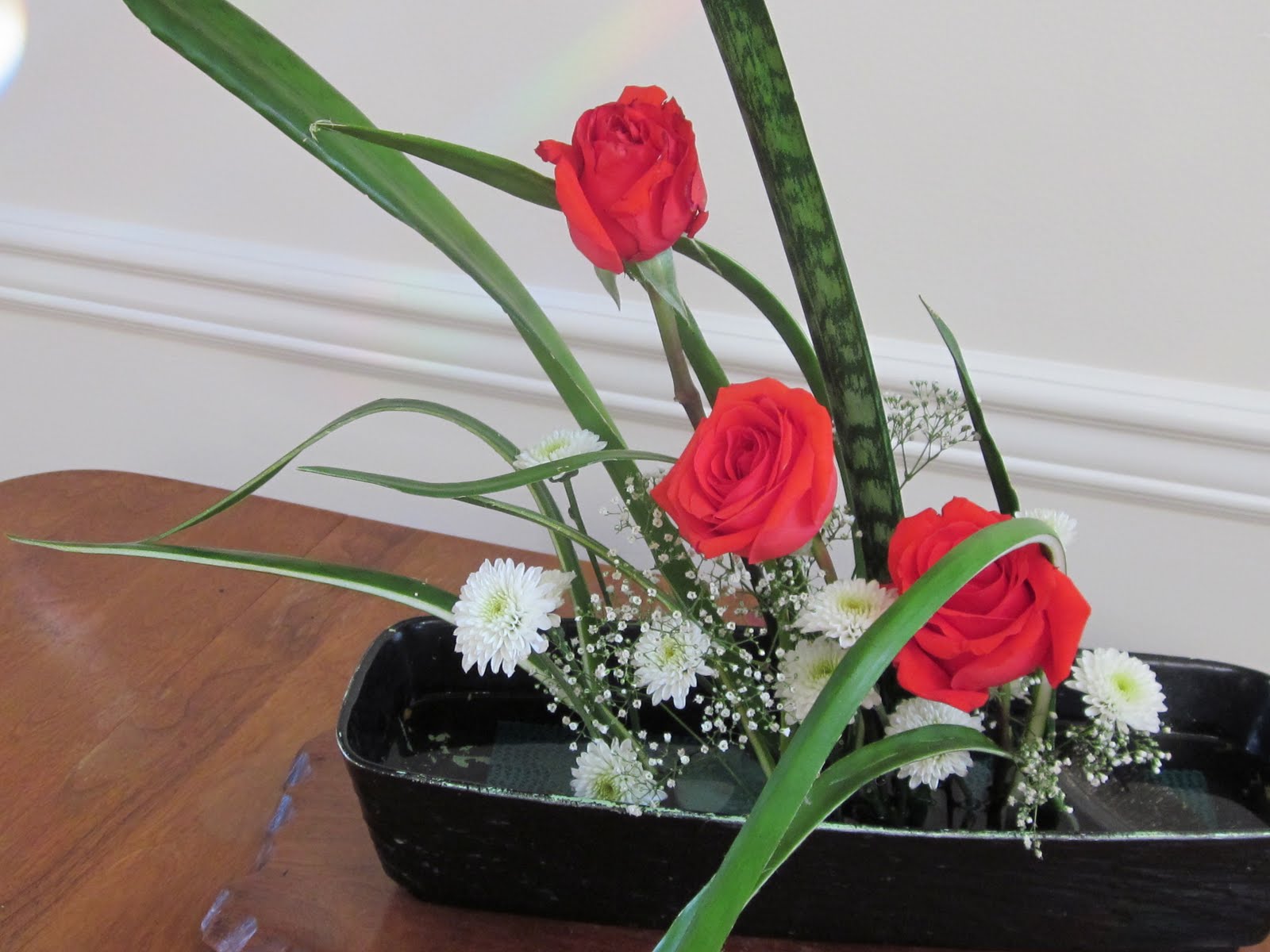 Orchids and Ikebana: Leaves in a Contemporary arrangement (Leaf ...