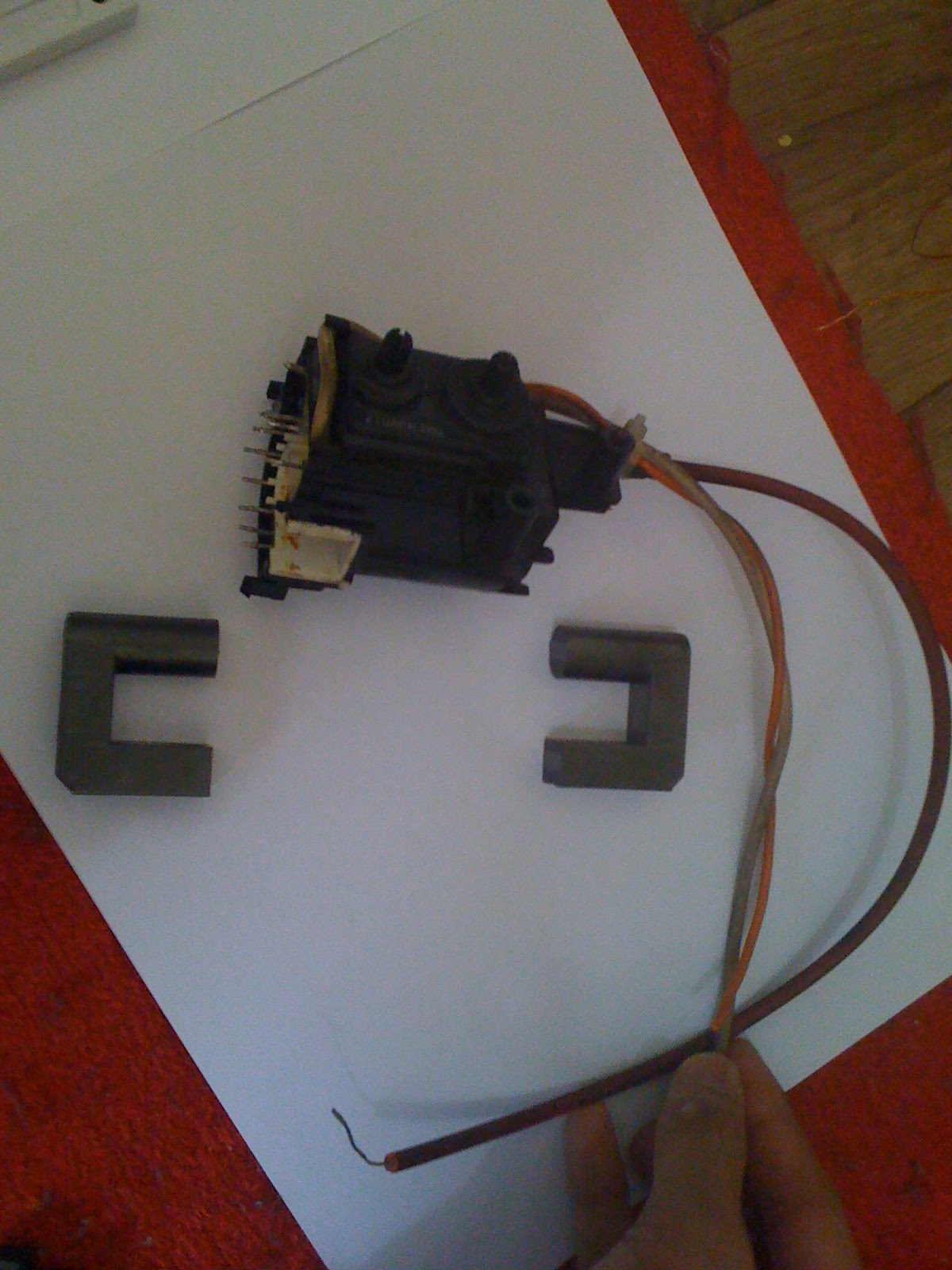THORPNICS: High voltage experiments: Part 2- Homemade flyback transformer.