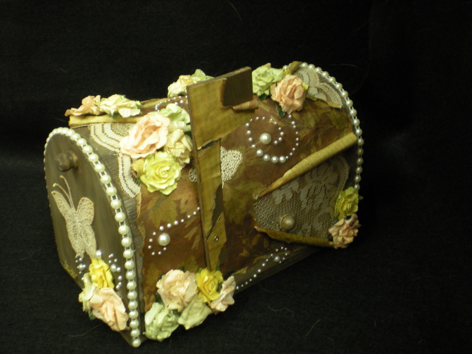 Something's Pretty Special: Shabby Mailbox