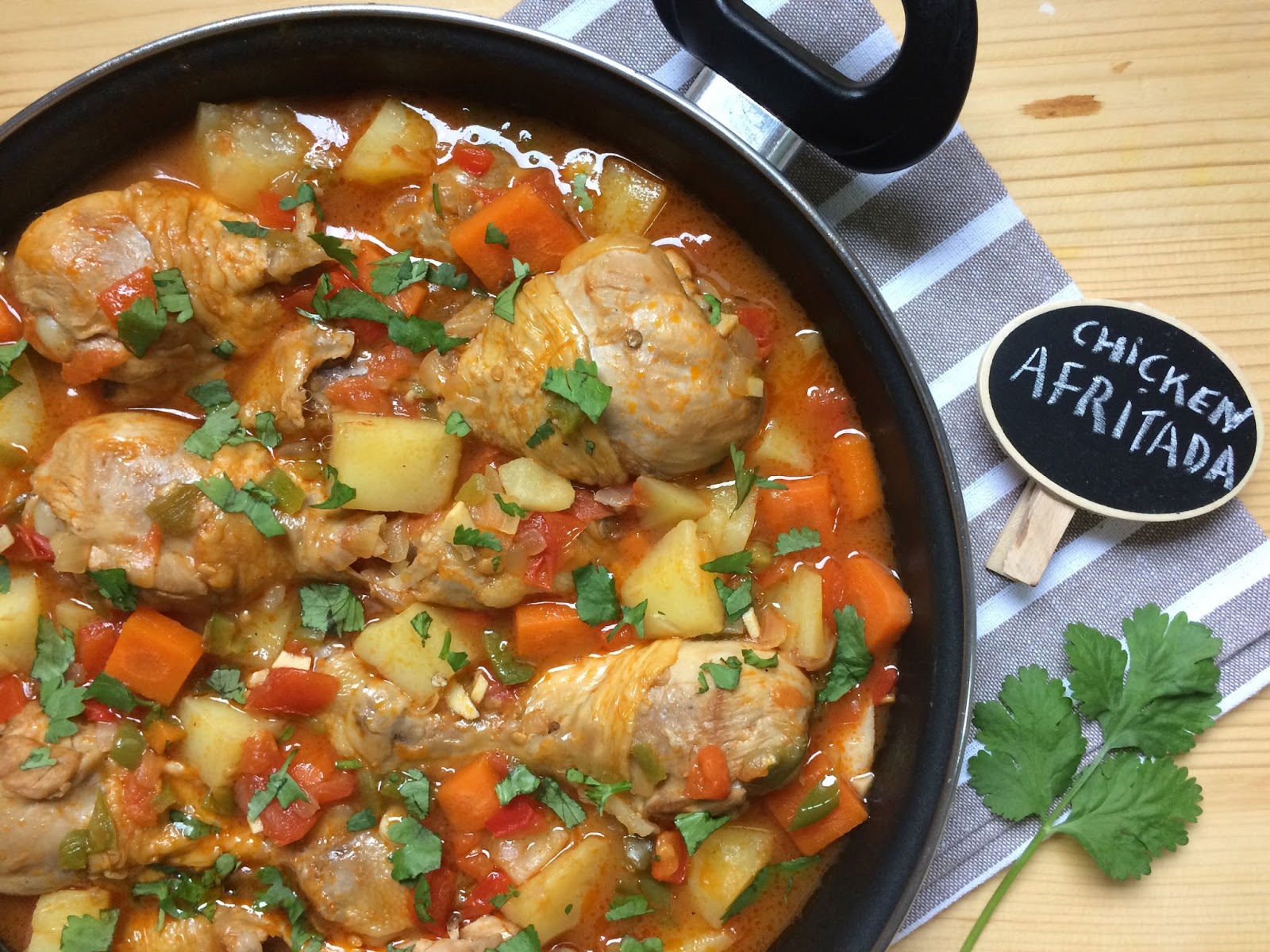 Chicken Afritada (guiso filipino de pollo)