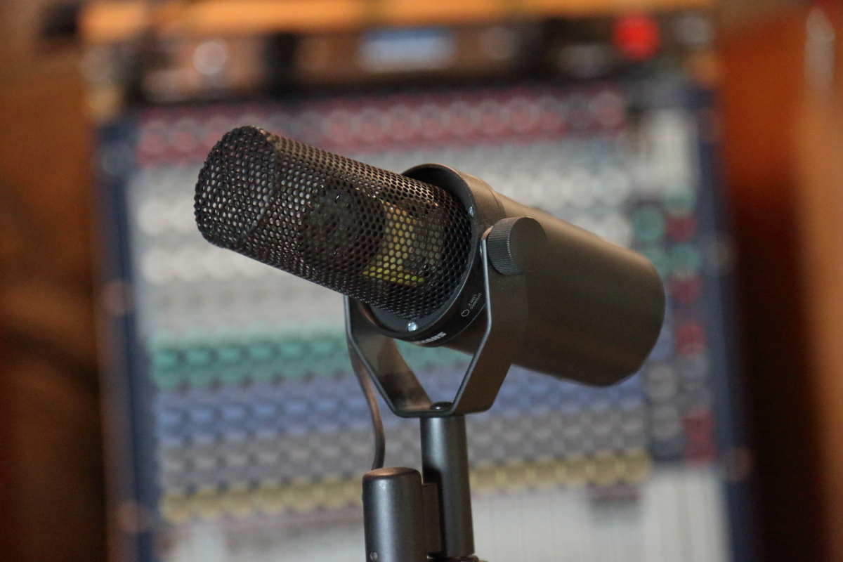 Proworkshop Gear: SHURE SM-7 STUDIO CLASSIC DYNAMIC MICROPHONE