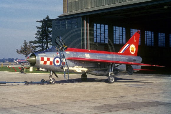 Des pilotes et des avions.: English Electric Lightning fighters of the ...