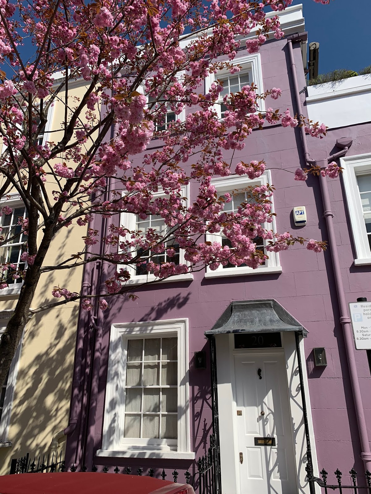 Spring // Photos from Notting Hill, London - Roses and Rolltops