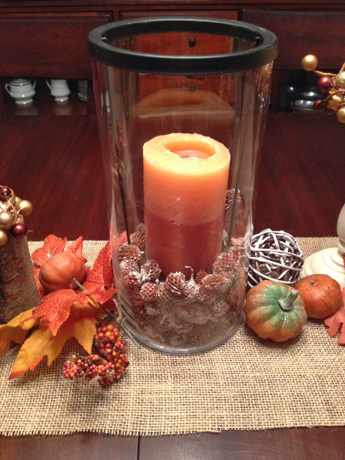 Two It Yourself: Fall table decorations on a burlap runner